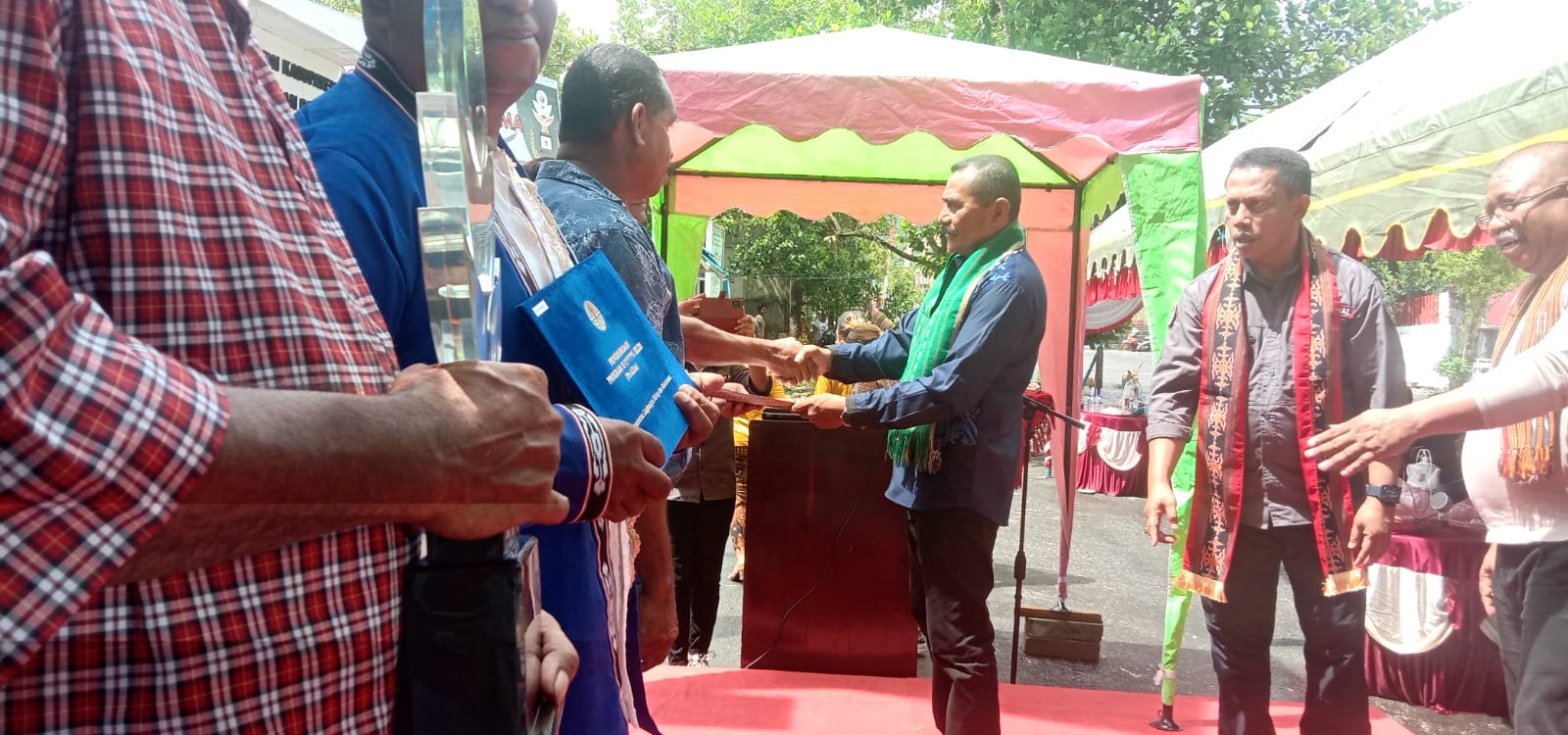 Rumakay Raih Trophy Proklim Utama. Hatusua dan Ariate Terima Sertifikat ...